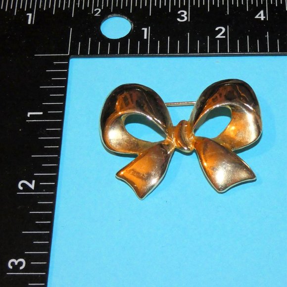 AAi | Jewelry | Vintage Signed Aai Bow Brooch Pin Ribbon Simple Elegant ...